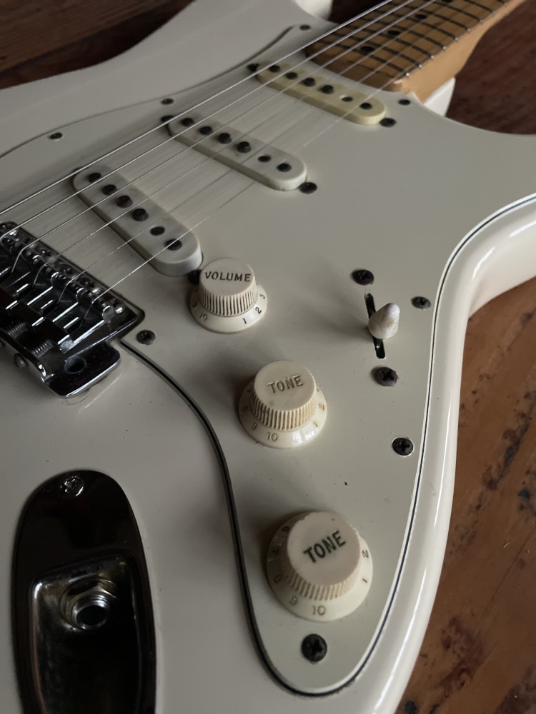 1972 Fender Stratocaster - String Tree Guitars